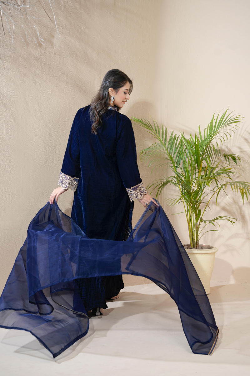 Mayal Velvet - Navy – Zee Boutique