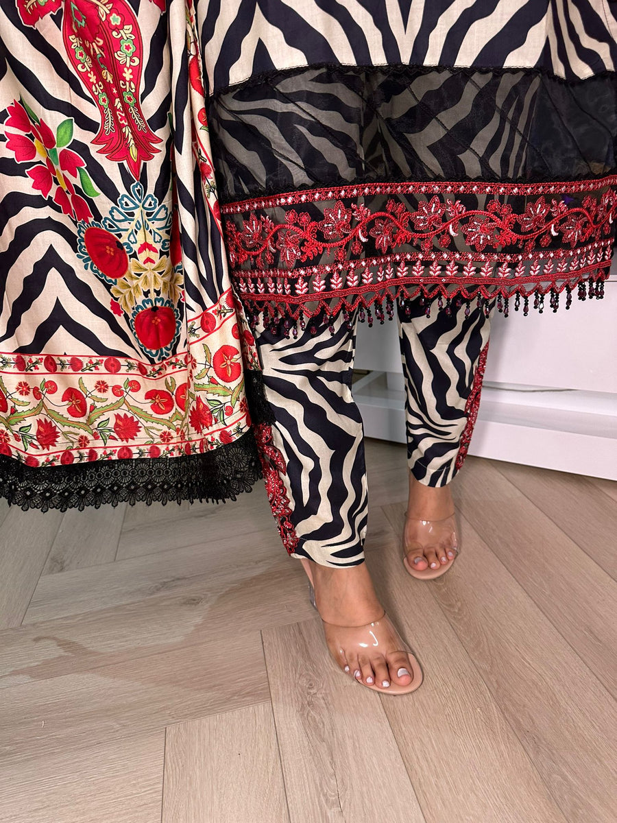 Misba - Black and White Print U1-B3 – Zee Boutique