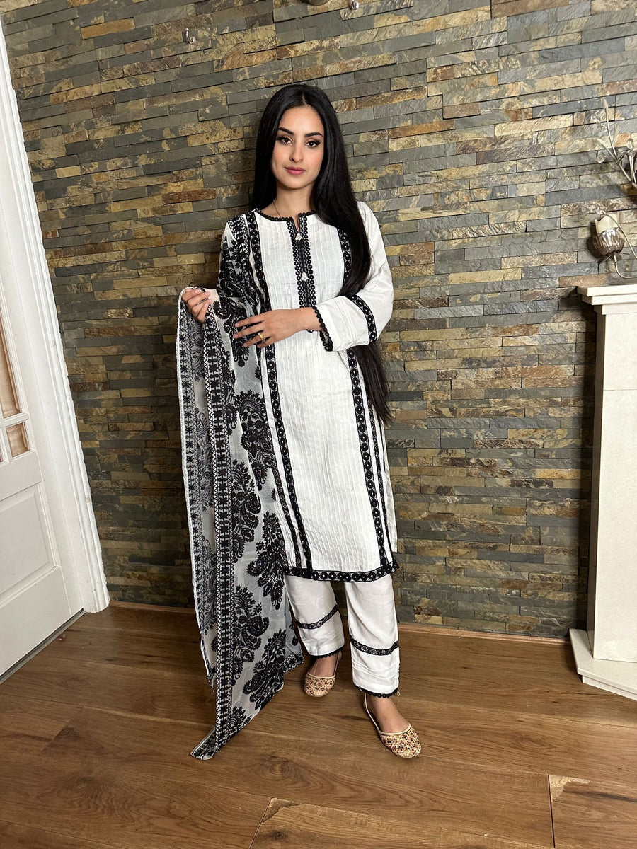 Malhoon - White/Black – Zee Boutique